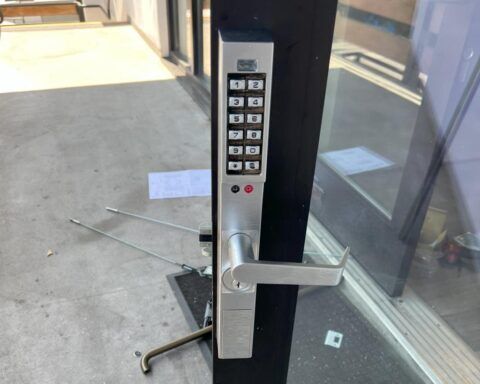 Sherman Oaks Locksmith Services - Call Now (818) 817-8008